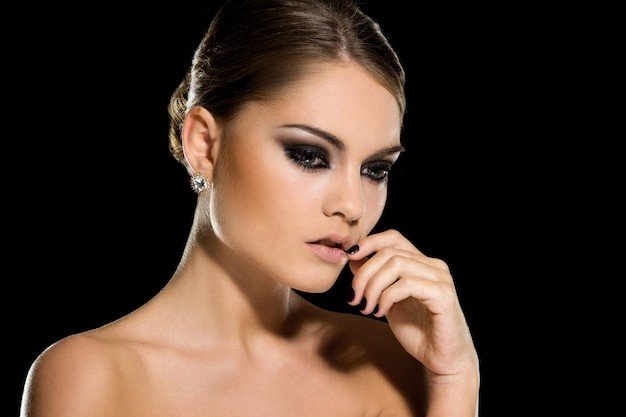 Cómo corregir el maquillaje cuarteado | Maybelline New York