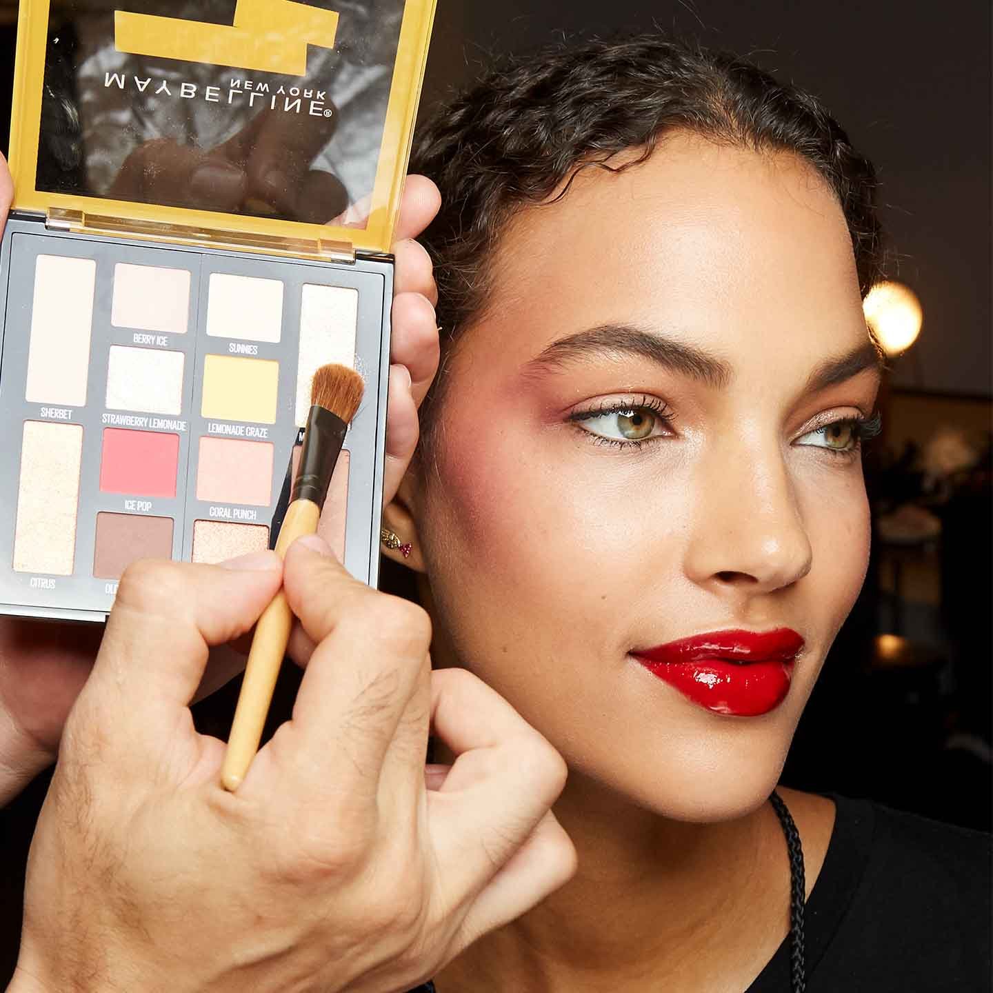 Maquillaje con labios rojos día y noche | Maybelline.es