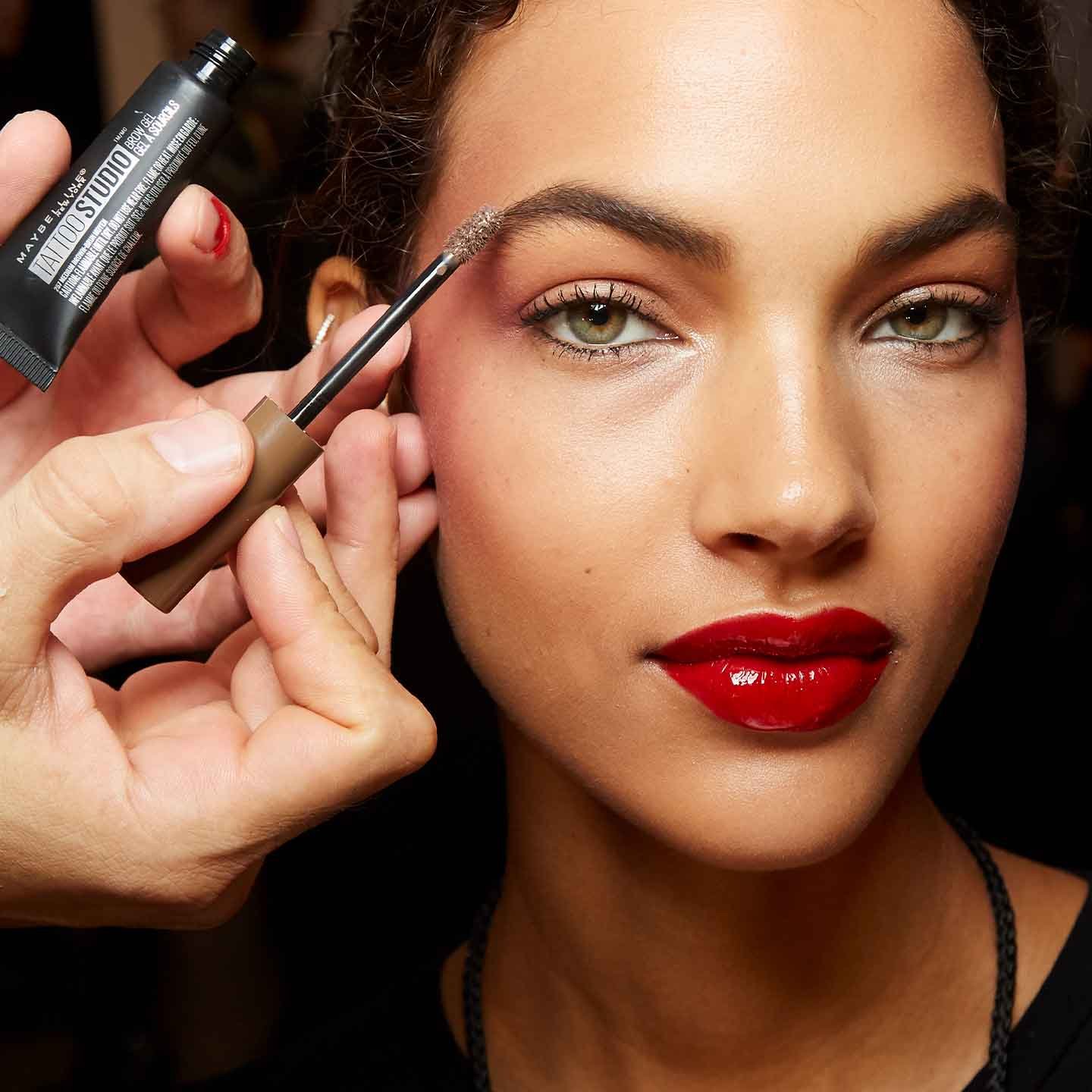 Maquillaje con labios rojos día y noche | Maybelline.es