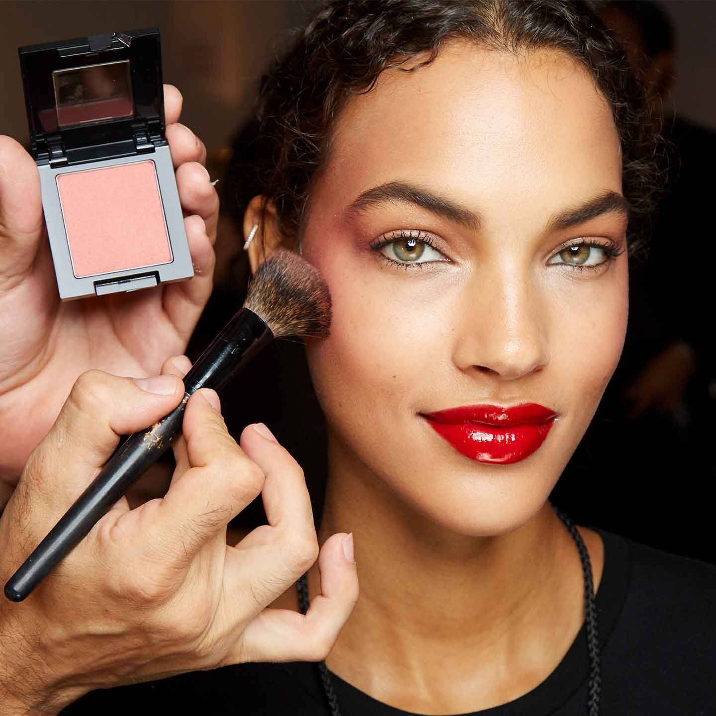 Maquillaje con labios rojos día y noche | Maybelline.es