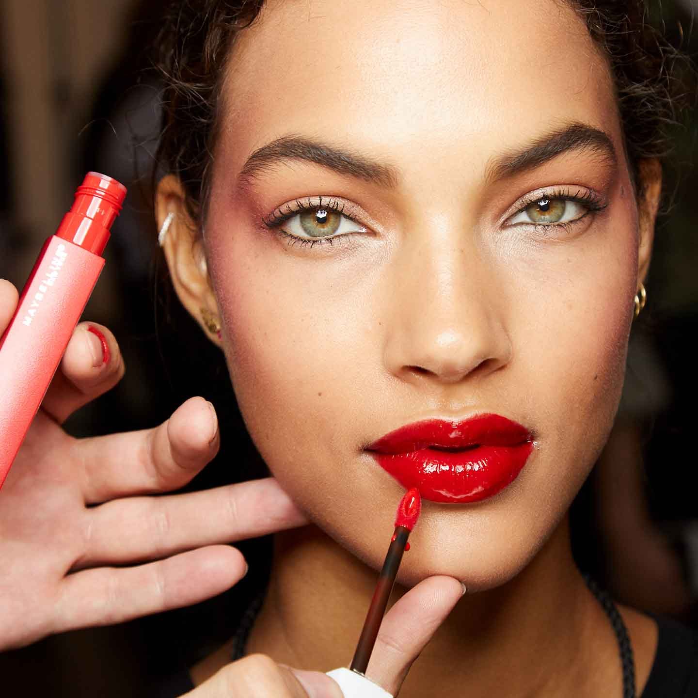 Maquillaje con labios rojos día y noche | Maybelline.es